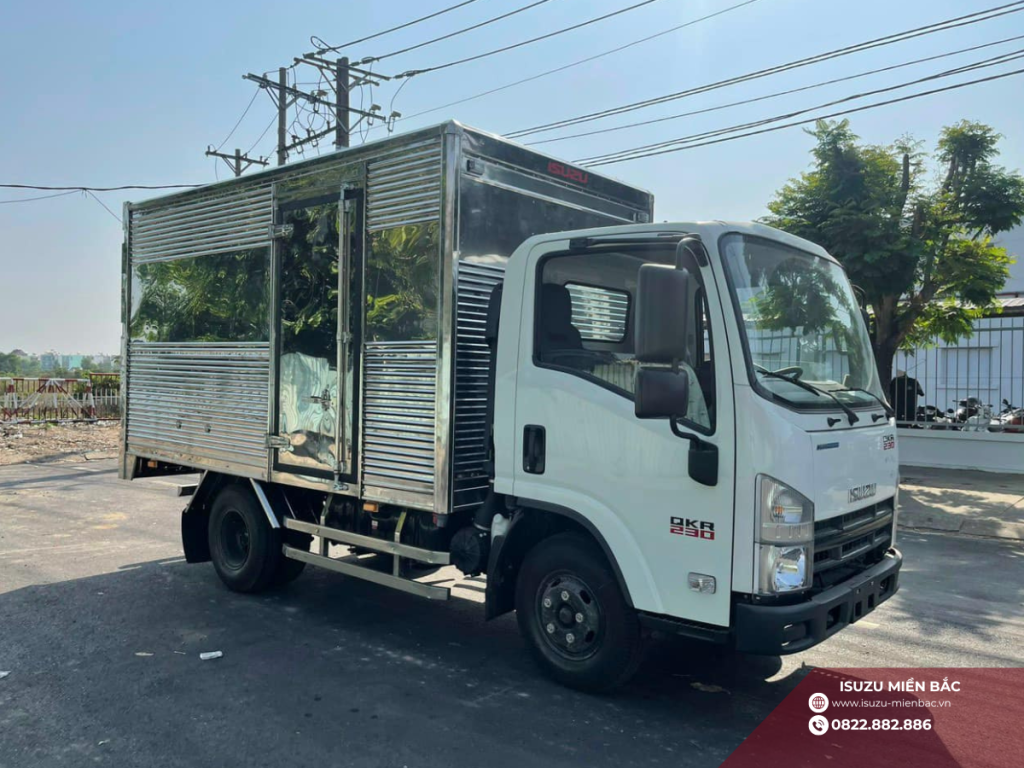 Xe tải Isuzu QKR 230 thùng kín 2.5 tấn thùng 3.6m - ISUZU Miền Bắc